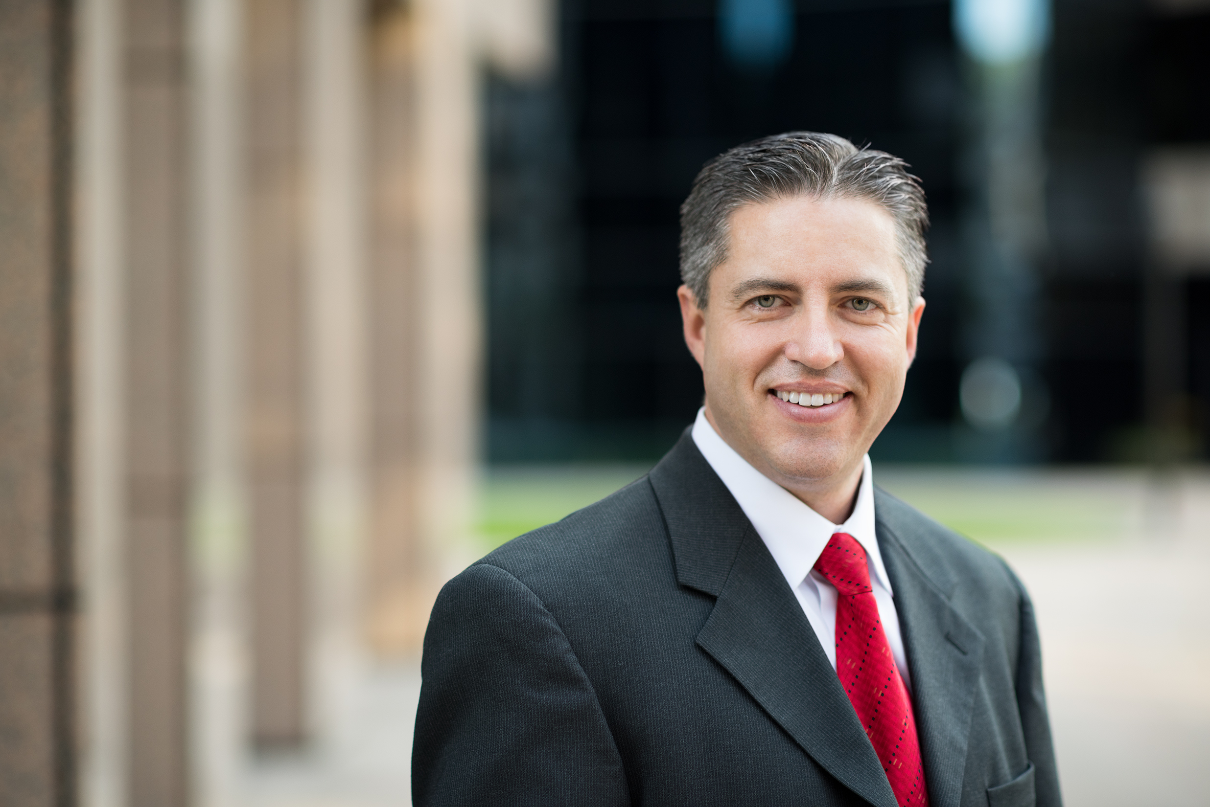 Derek R. Bayles | Knobbe Martens